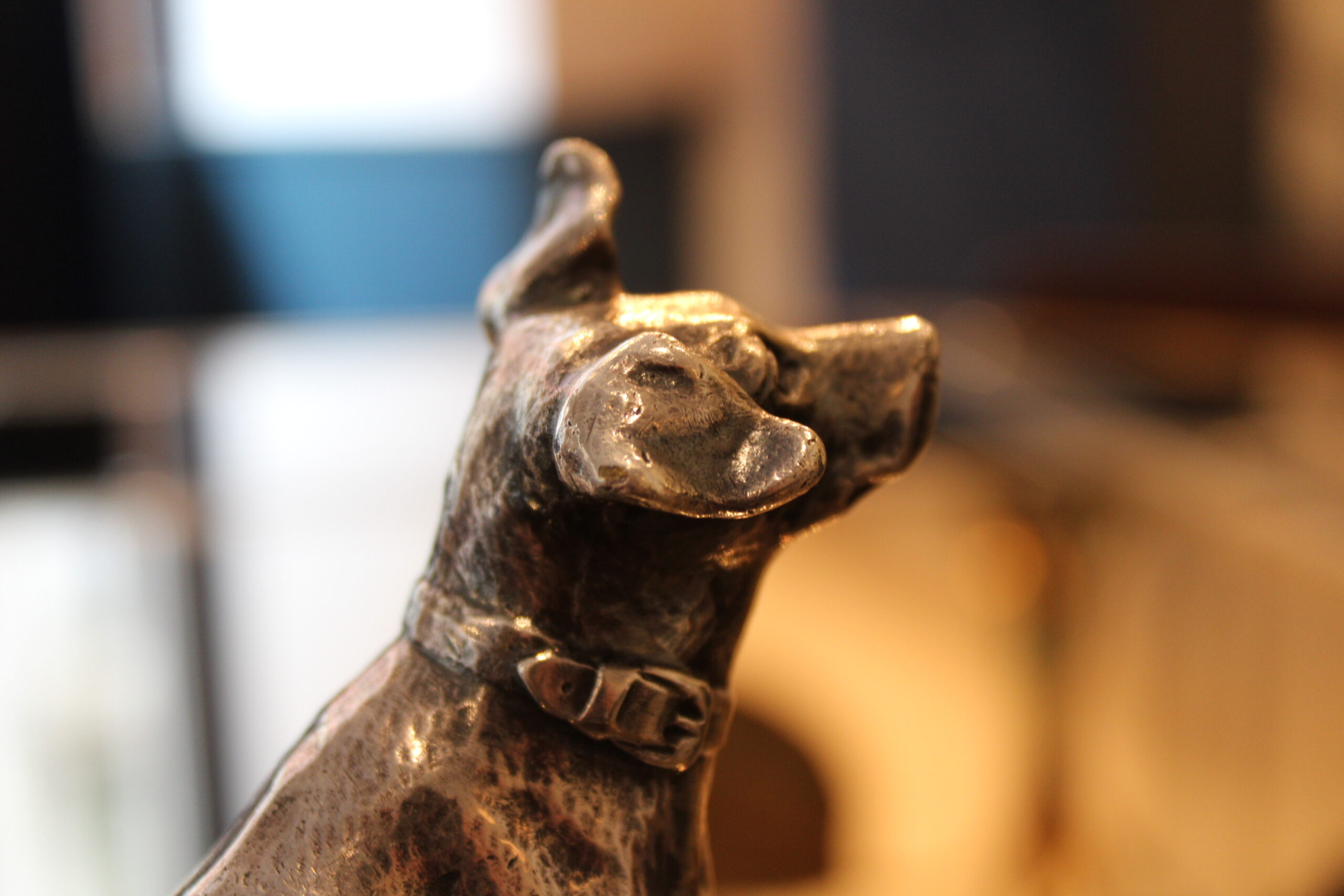 Chien assis bronze par Emile Bregeon - Galerie Damien Tison